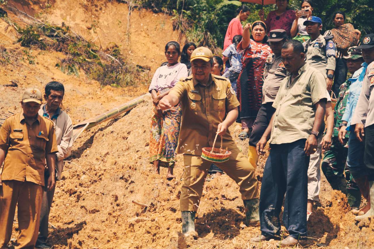 Pemkab Taput Gelar Tabur Bunga dan Salurkan Bantuan untuk Keluarga ...