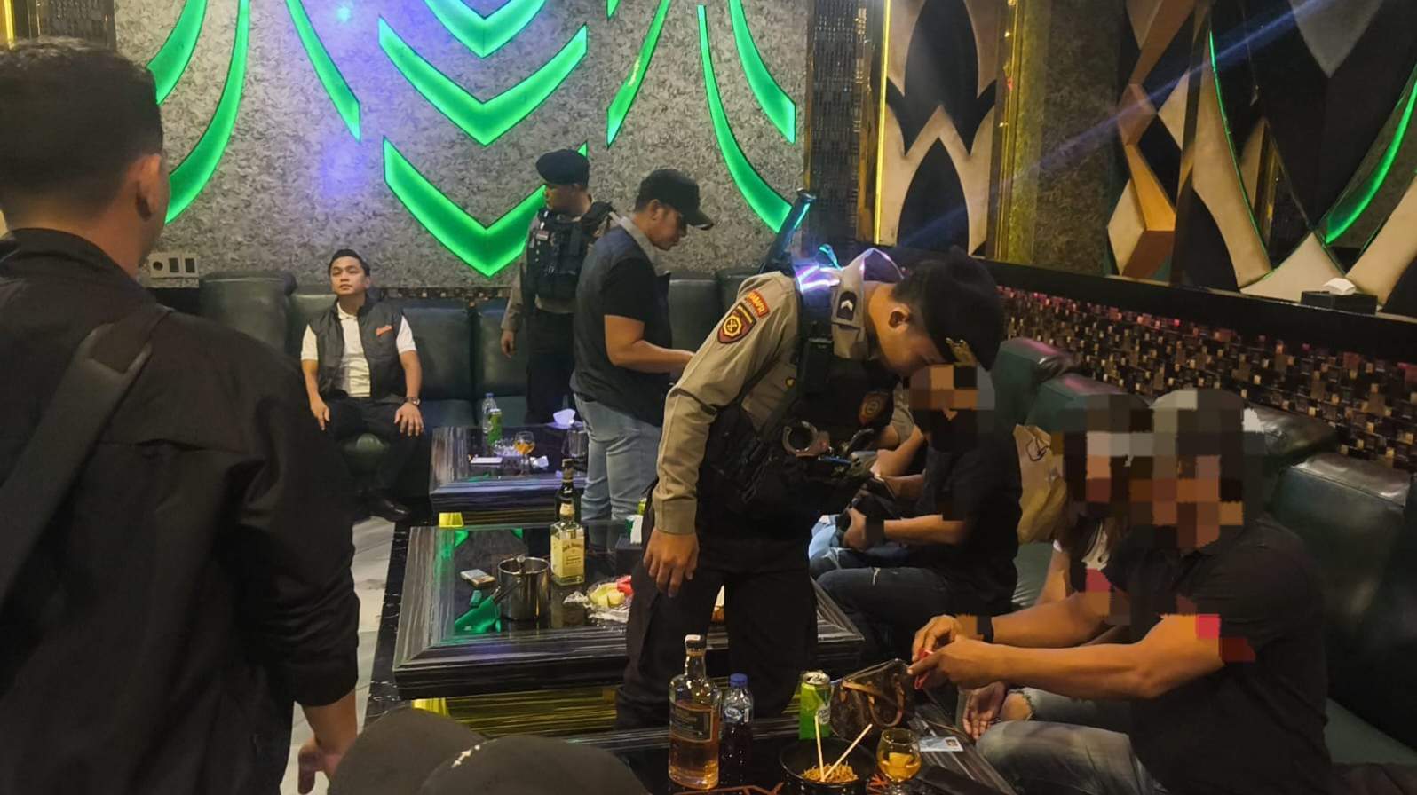 Razia Mendadak di Capital Building Medan, Polda Sumut Tes Vape dan ...